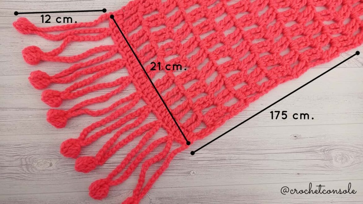 Bufanda fácil a crochet con flecos de pompones tejidos - Crochet con Sole